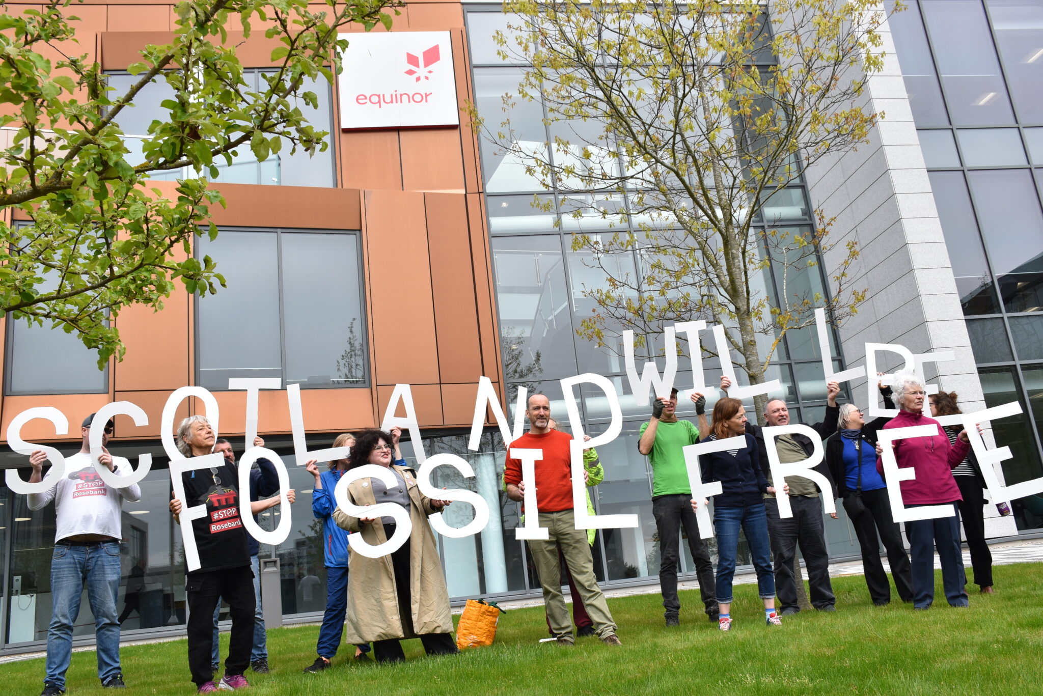Climate campaigners urge Labour Minister to withdraw from fossil fuel ...