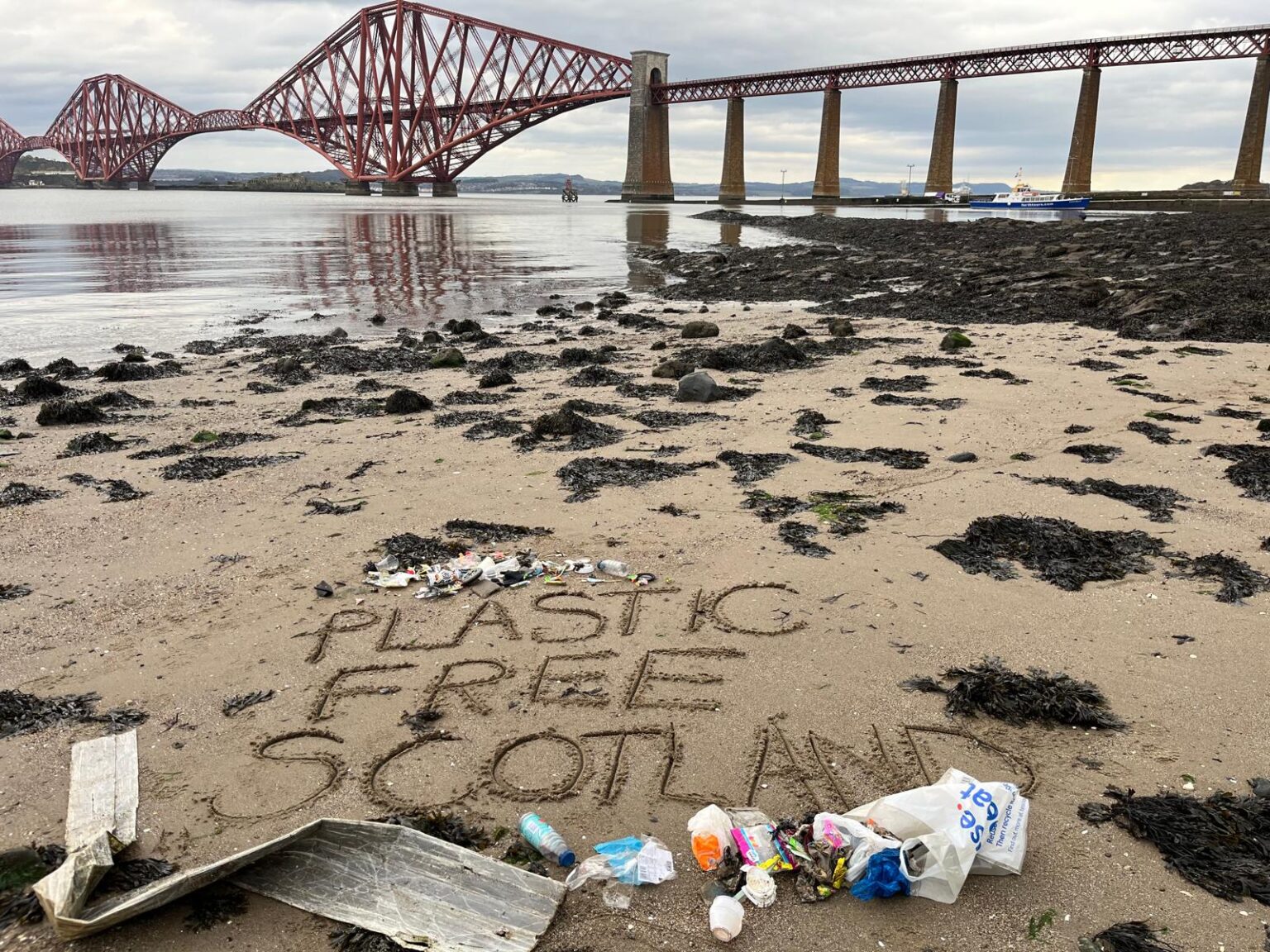 Can the world agree to end plastic pollution? - Friends of the Earth ...